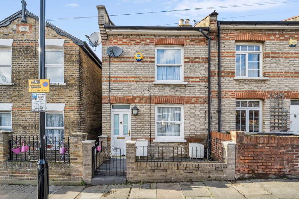 Albany Road, Brentford TW8 2 bed house - £2,171 pcm (£501 pw)