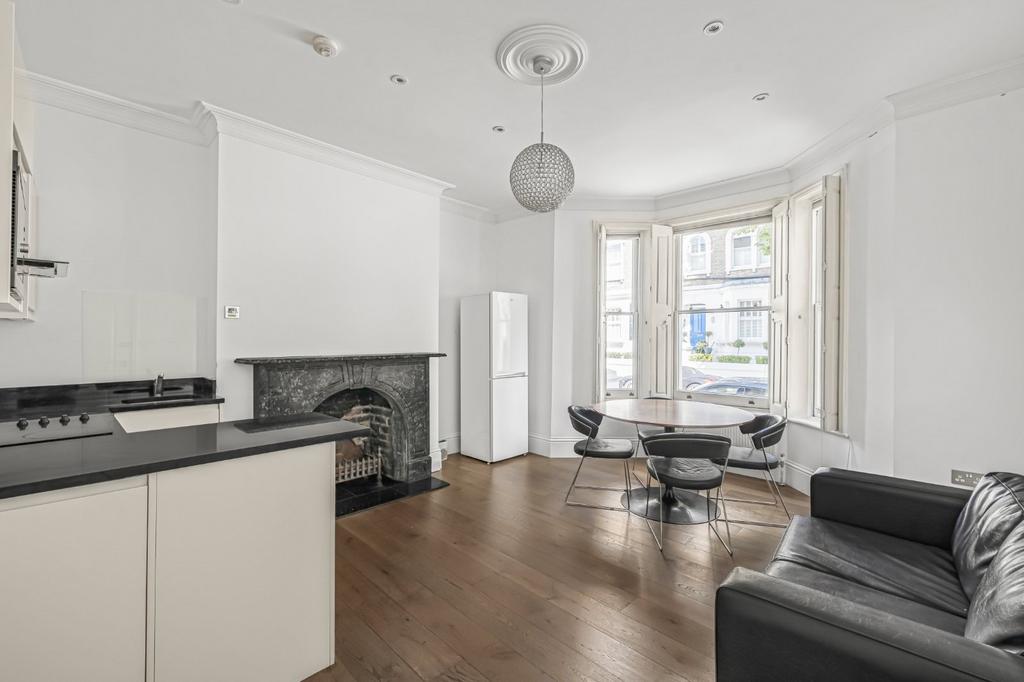 Edith Terrace, London, SW10 2 bed flat - £2,816 pcm (£650 pw)