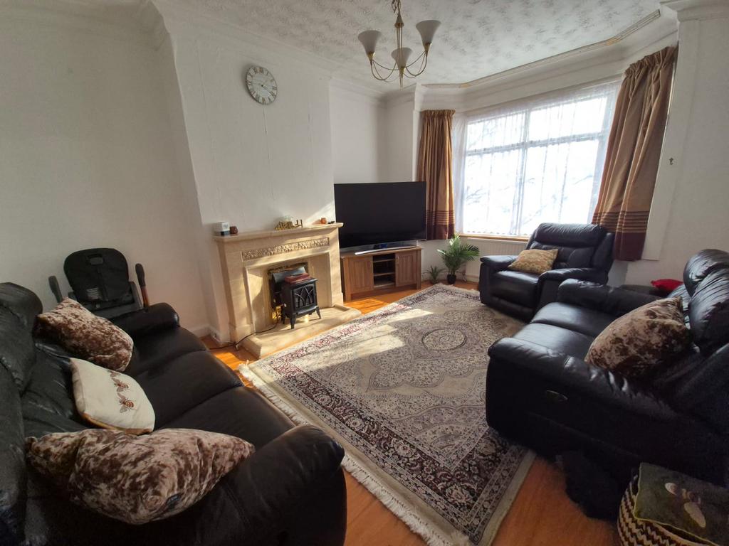 Covington Way, London 3 bed semi-detached house to rent - £3,150 pcm (£ ...