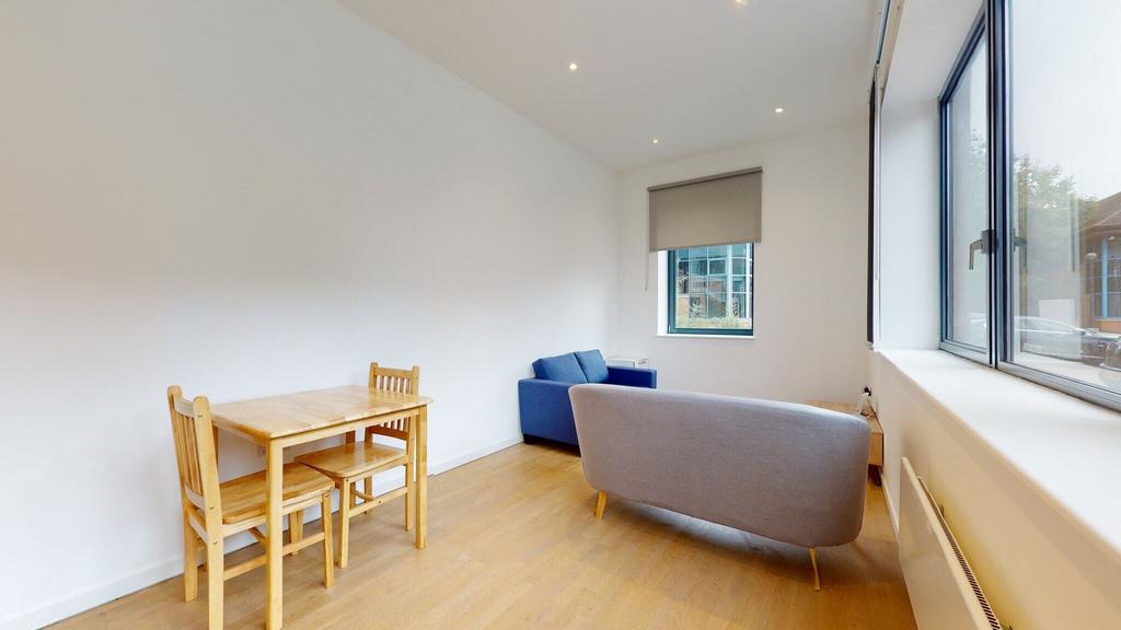 Riverbank Way 1 bed flat - £1,725 pcm (£398 pw)