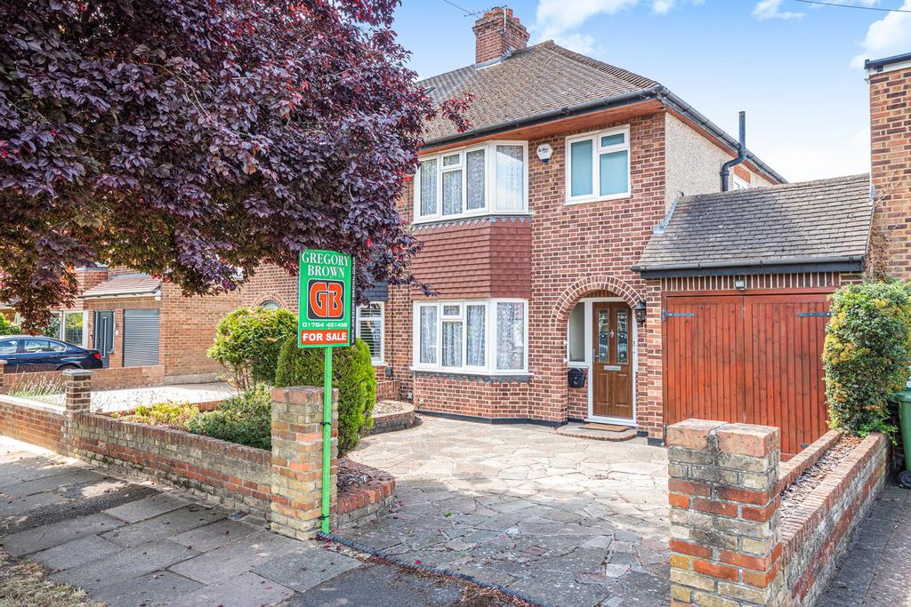 Grosvenor Road, Staines-upon-Thames... 3 bed semi-detached house for ...