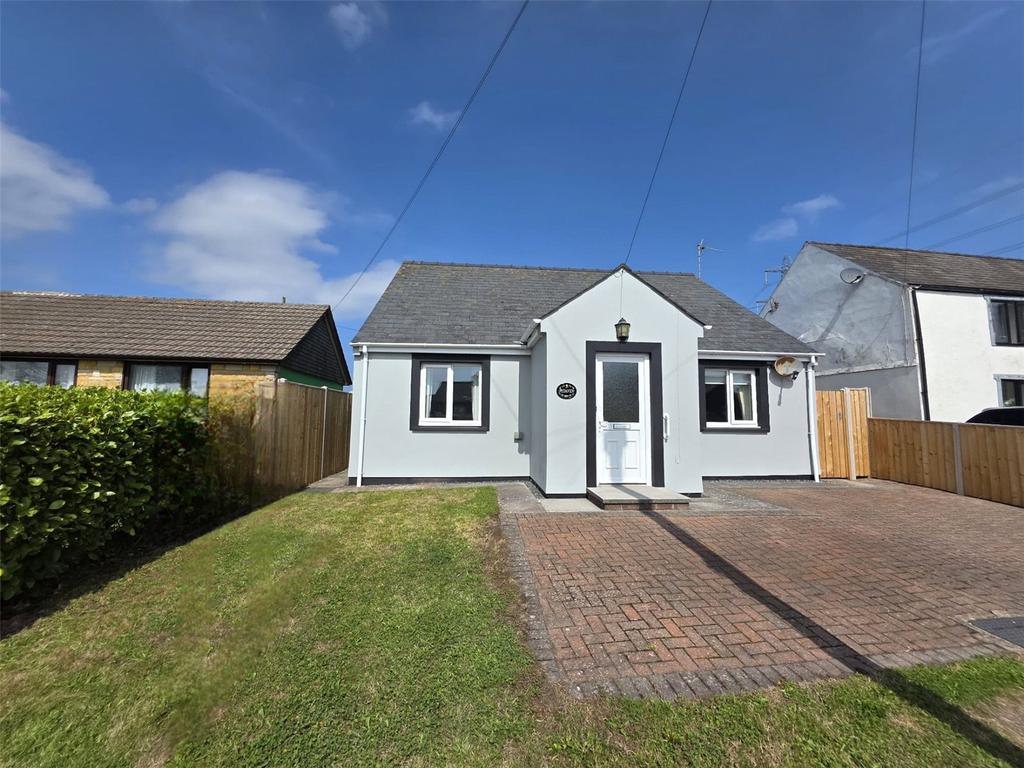 Bentlass Road, Hundleton, Pembroke... 2 bed bungalow for sale - £250,000