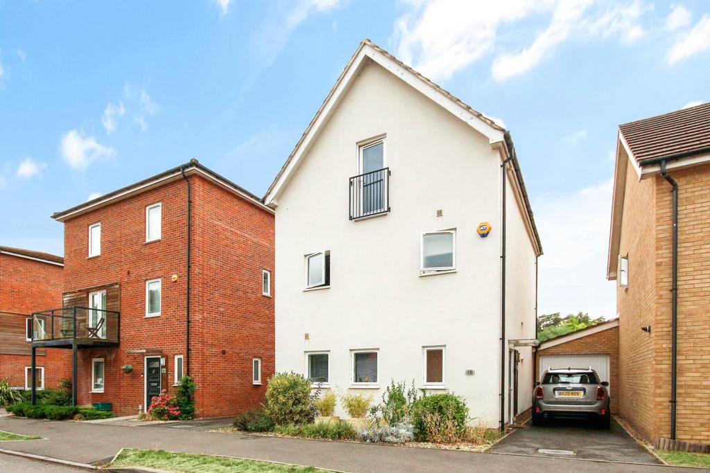 Lysander Drive, Bracknell RG12 4 bed detached house - £2,750 pcm (£635 pw)