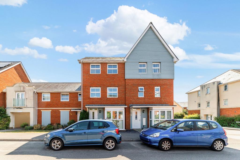 Burrage Road, Redhill RH1 4 bed semi-detached house for sale - £525,000