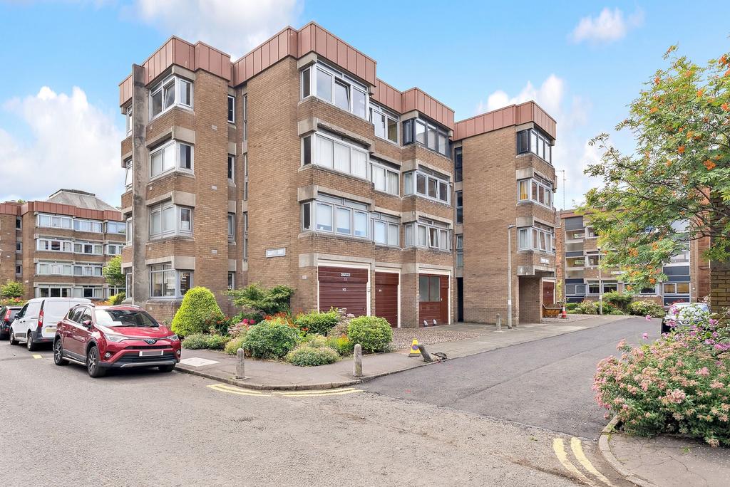 8 Lethington Avenue, Flat 15... 3 bed flat - £189,000