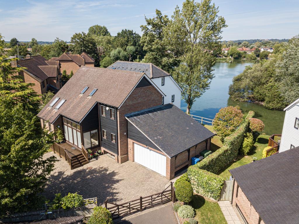 Ray Mill Road East, Maidenhead 4 bed detached house - £1,350,000