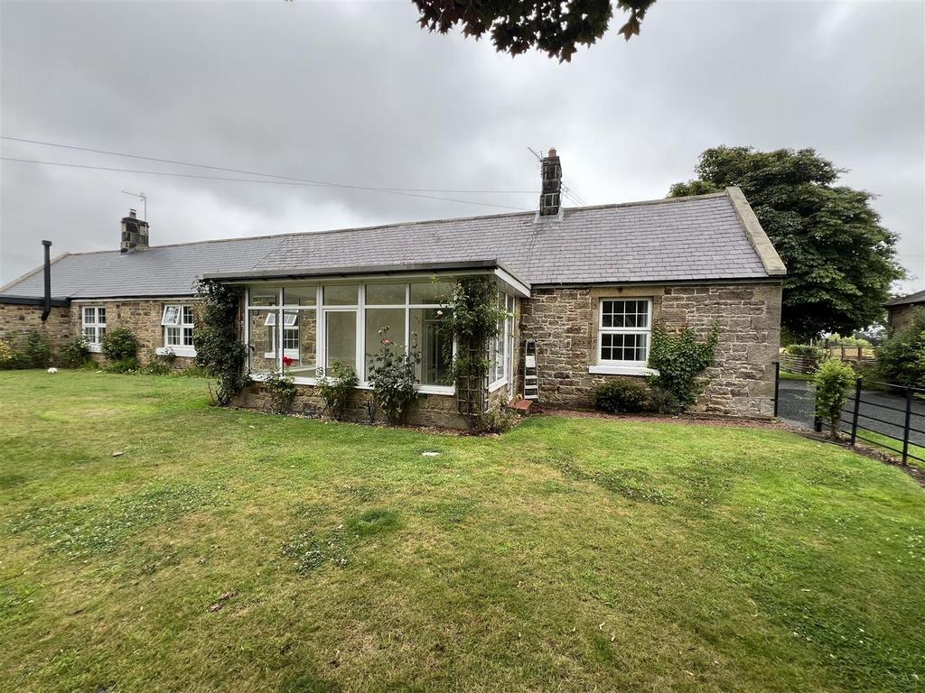 Felton, Morpeth 2 bed semi-detached bungalow - £995 pcm (£230 pw)