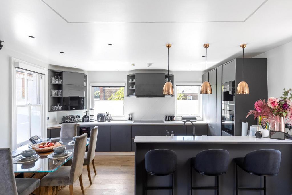 Edenvale Street, London, SW6 3 bed flat for sale - £1,100,000