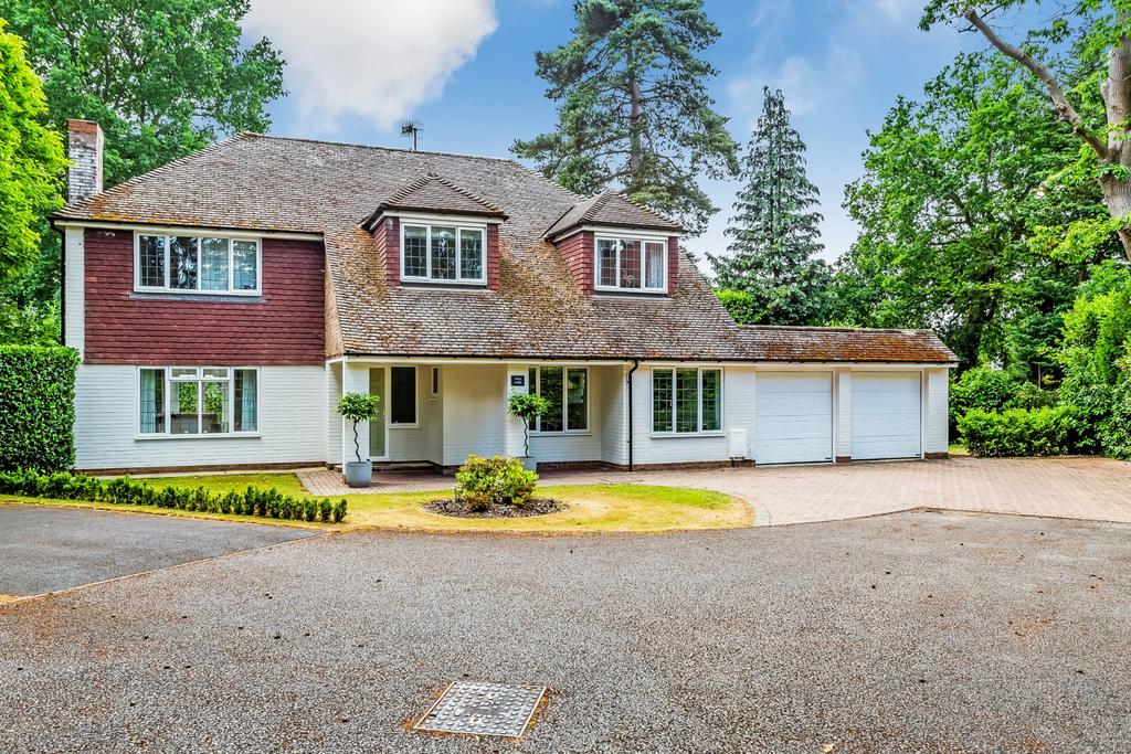 Heathdown Road, Pyrford, Surrey, GU22 4 bed detached house - £1,395,000