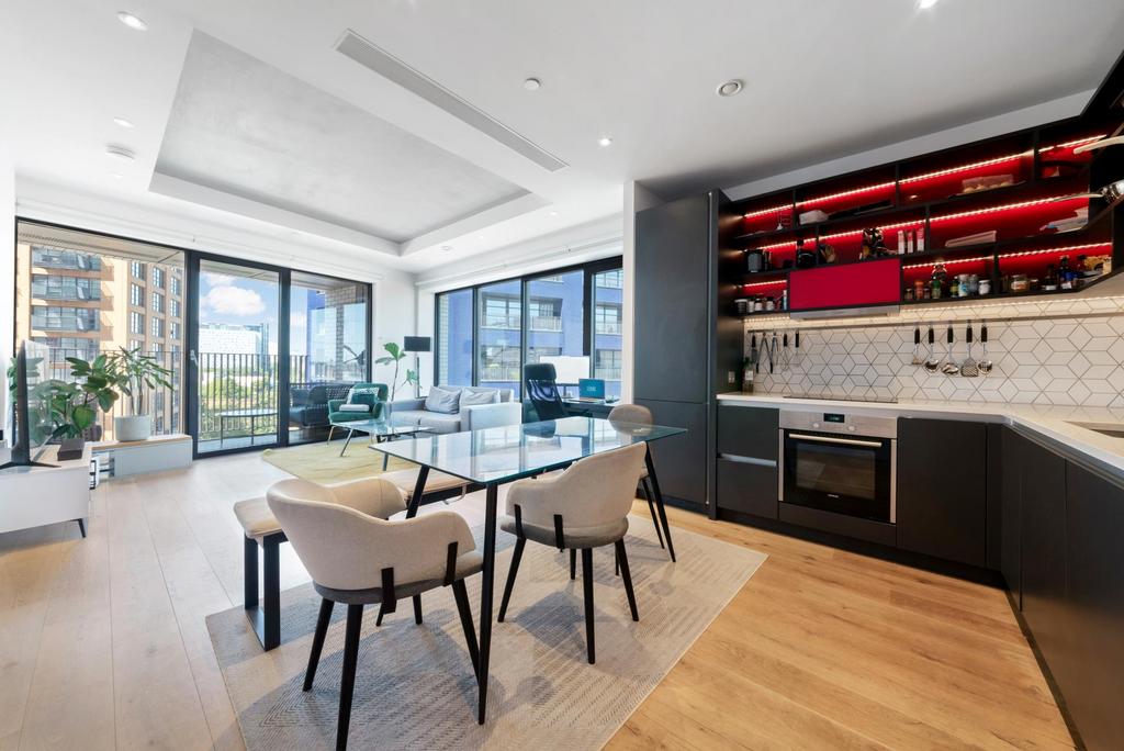 Corson House, London City Island, E14 2 bed apartment - £550,000