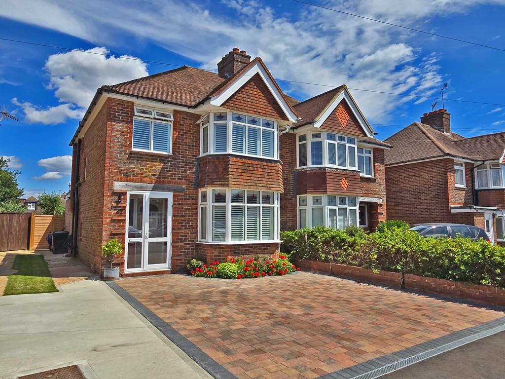 Phoenix Way, West Sussex BN42 3 bed semi-detached house for sale - £575,000