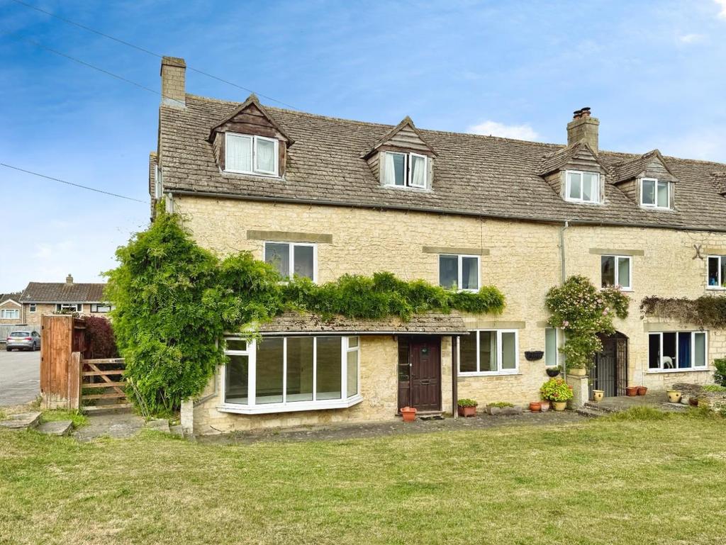 The Green, Kings Stanley, Stonehouse 2 bed flat - £195,000