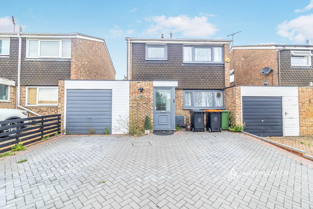 Dunstable LU5 3 bed link detached house to rent - £1,700 pcm (£392 pw)