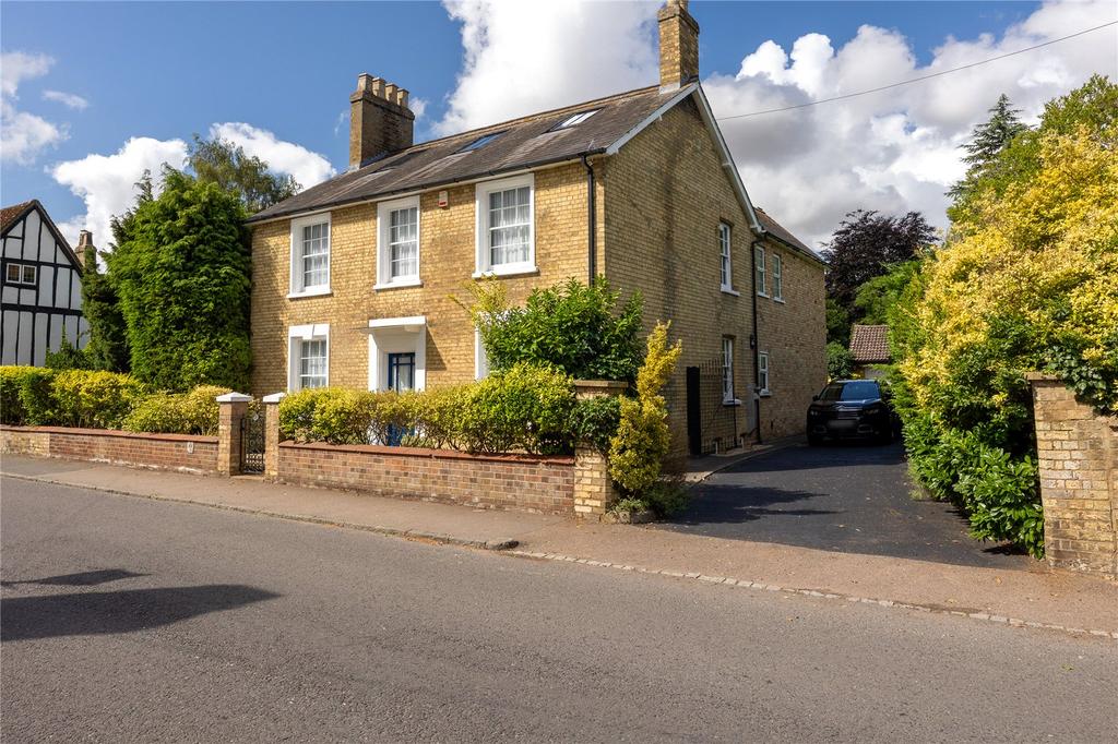 High Street, Silsoe, Bedfordshire, MK45 6 bed detached house - £925,000