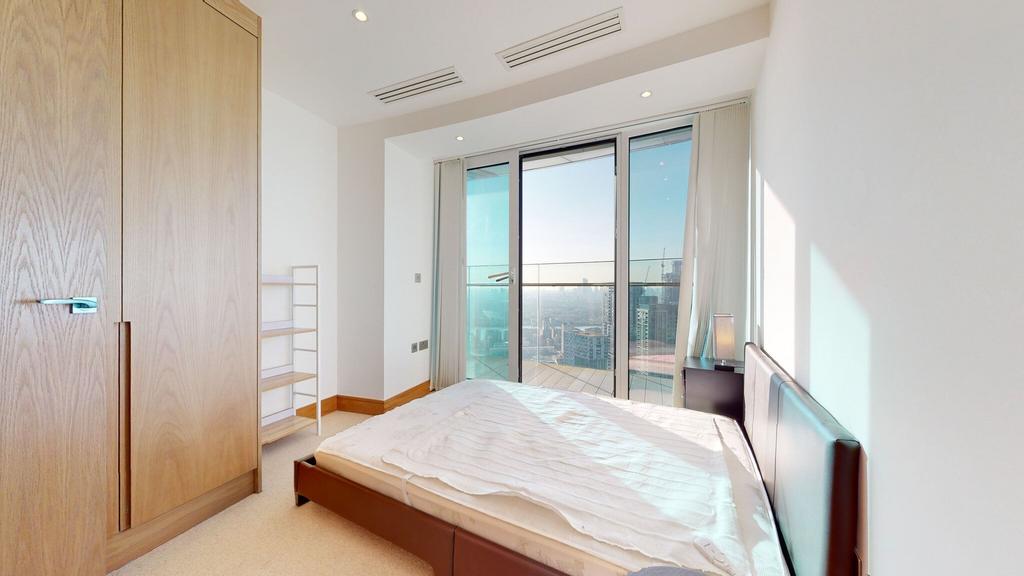 25 Crossharbour Plaza, London, E14 9YF 2 bed flat to rent - £3,499 pcm ...