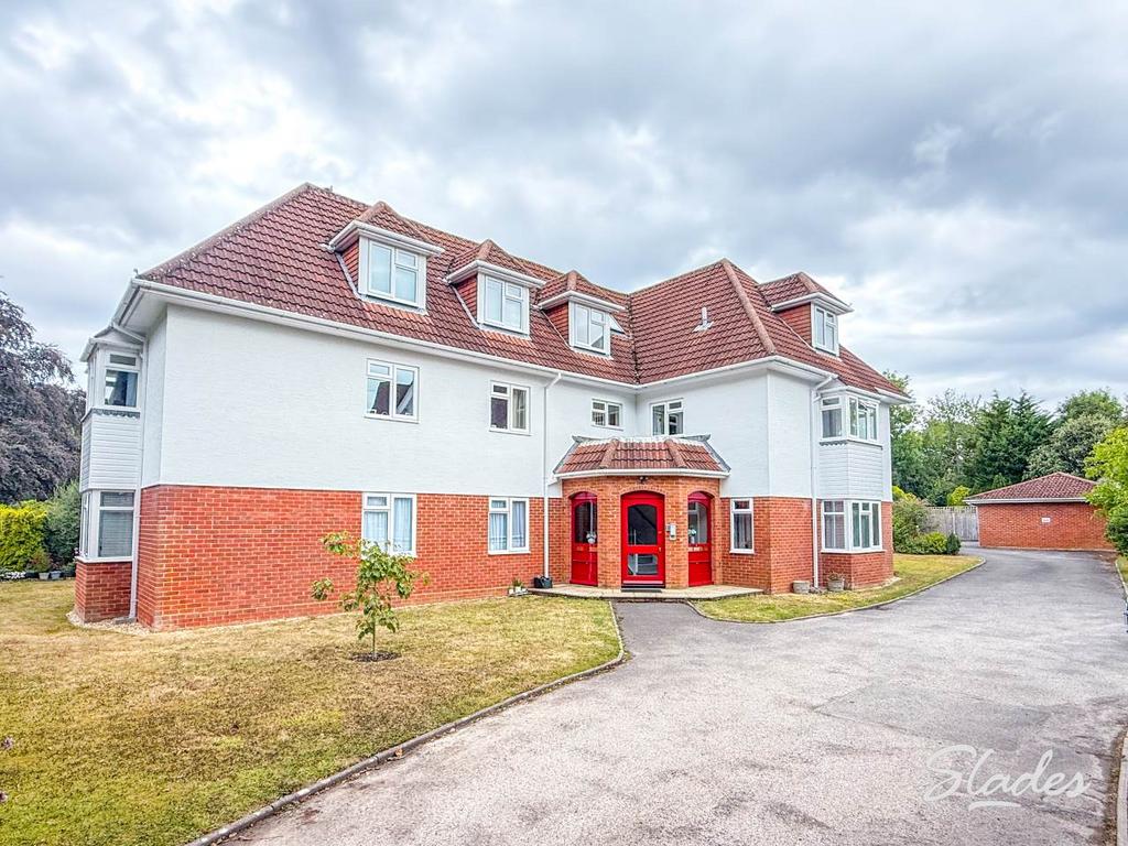 2 Sea view Road, Walkford, Highcliffe 2 bed penthouse - £1,295 pcm (£ ...