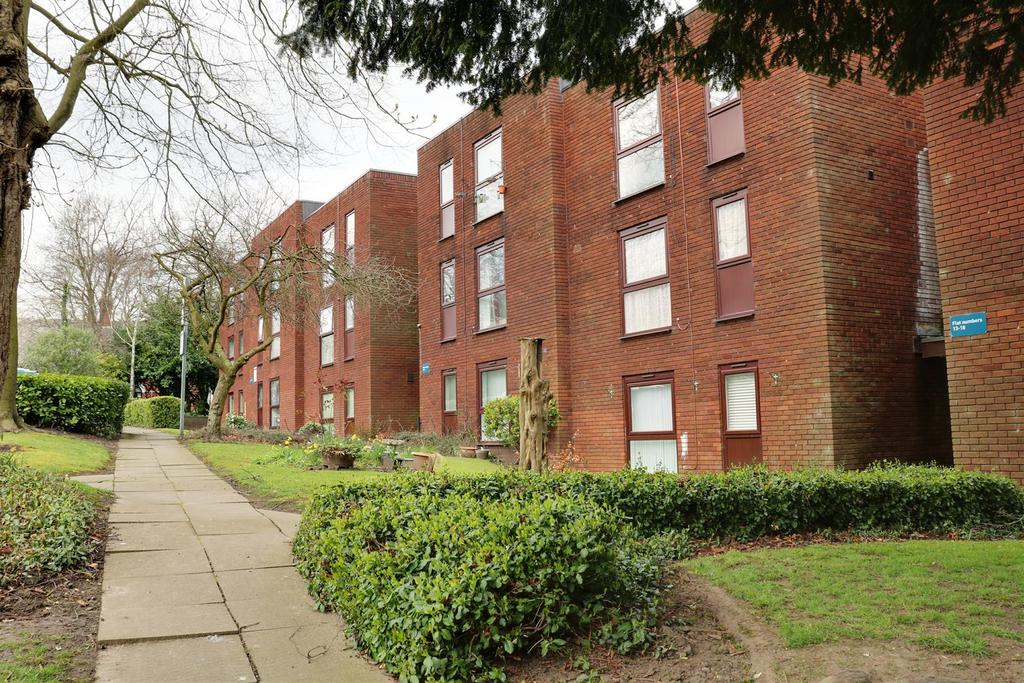 Canute Close, Highgate, Walsall 2 bed flat - £825 pcm (£190 pw)