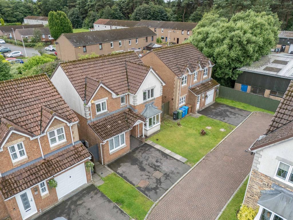 Ross Way, Livingston EH54 4 bed detached house for sale - £295,000