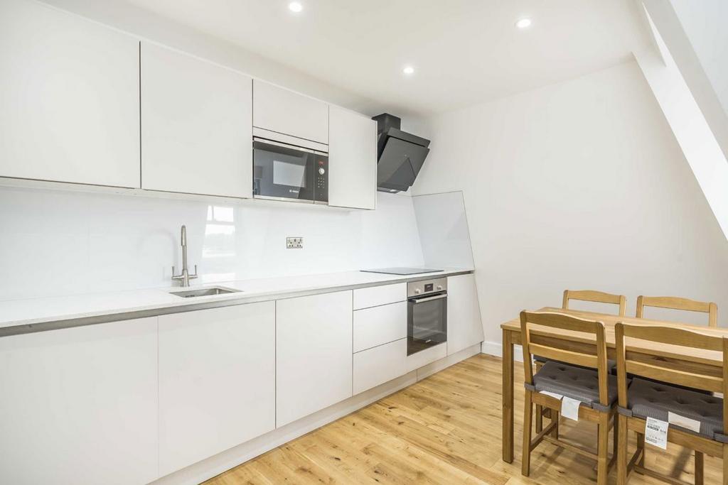Haydons Road, London SW19 2 bed flat to rent - £1,800 pcm (£415 pw)