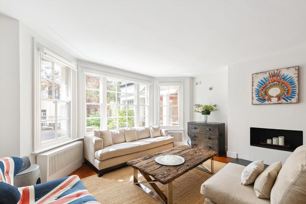 Cobham Court, Chester Close, London... 2 bed flat to rent - £5,633 pcm ...