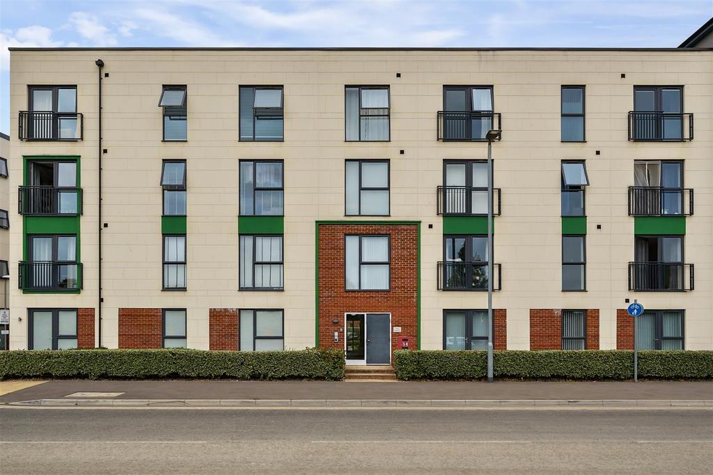 Foundry Lane, Chippenham 2 bed flat for sale - £230,000