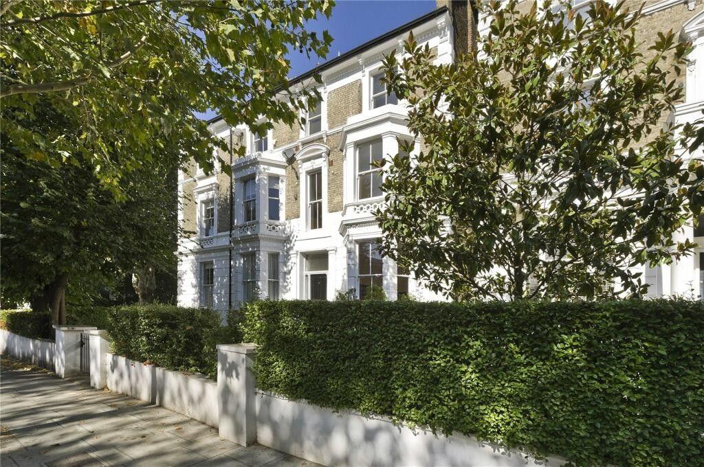 Oxford Gardens, W10 Studio - £425,000