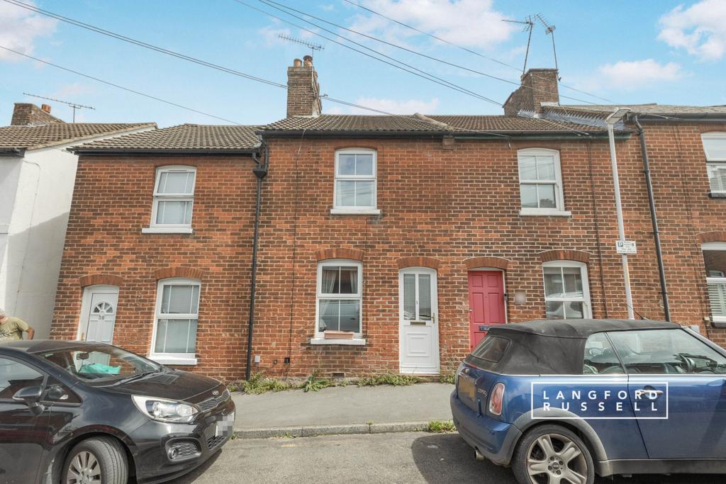 Victoria Road Sevenoaks TN13 2 bed terraced house to rent - £1,550 pcm (£358 pw)
