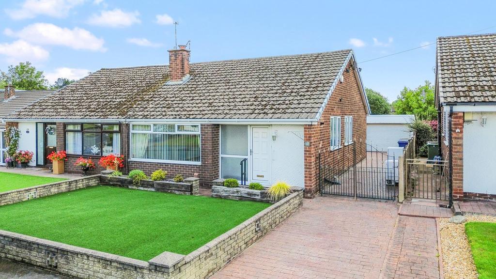 Ellesmere Road, Ashton-In-Makerfield... 3 bed semi-detached bungalow for sale - £200,000