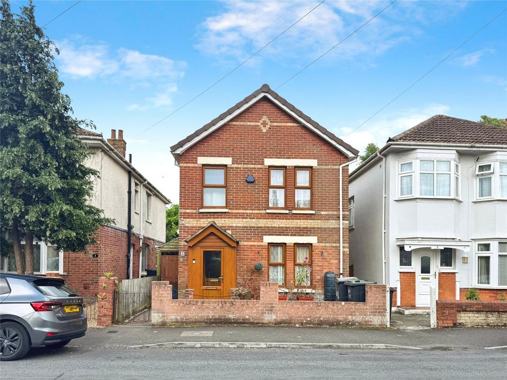 Clive Road, Bournemouth, Dorset 2 bed detached house - £300,000