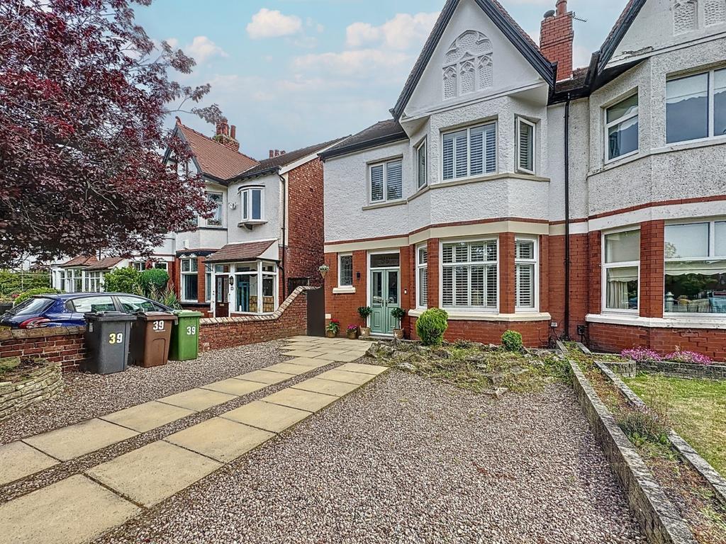 Southport, Merseyside PR9 4 bed semi-detached house for sale - £375,000