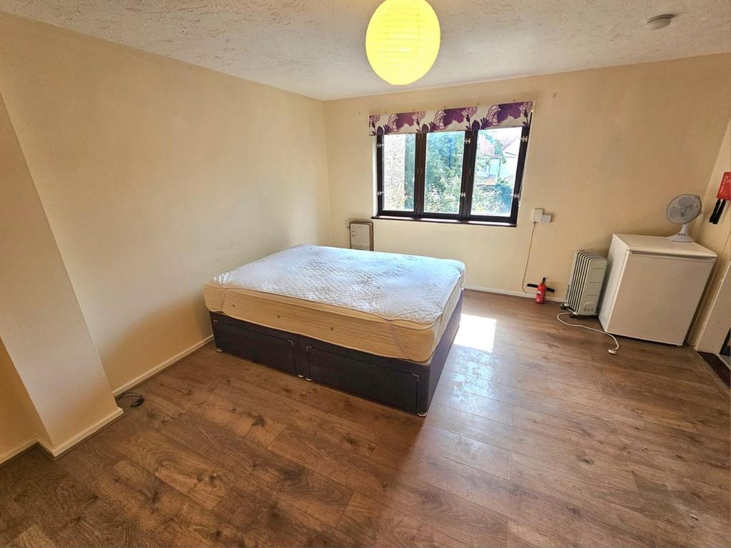 Braybourne Drive, Isleworth, TW7 Studio - £1,150 pcm (£265 pw)