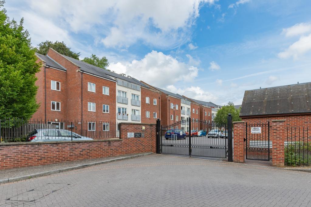 Beech Road Headington OX3 7SJ 2 bed flat - £425,000