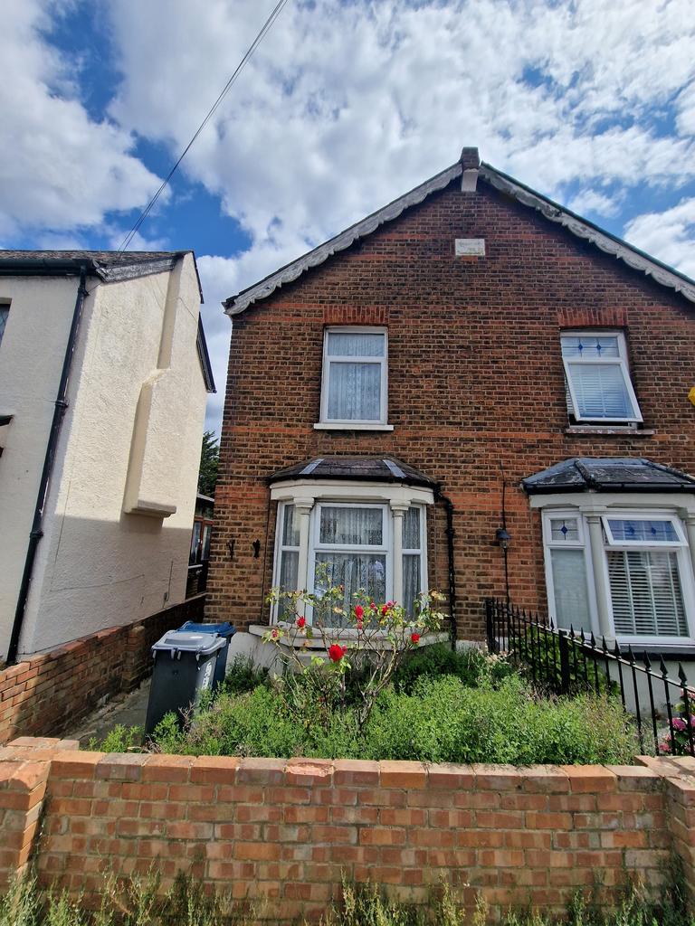 Byron Road, Wealdstone, Harrow 3 bed semi-detached house for sale - £ ...