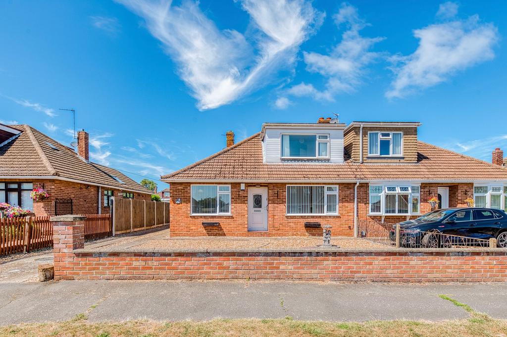 Wood View Road, Hellesdon 2 bed semi-detached bungalow for sale - £260,000