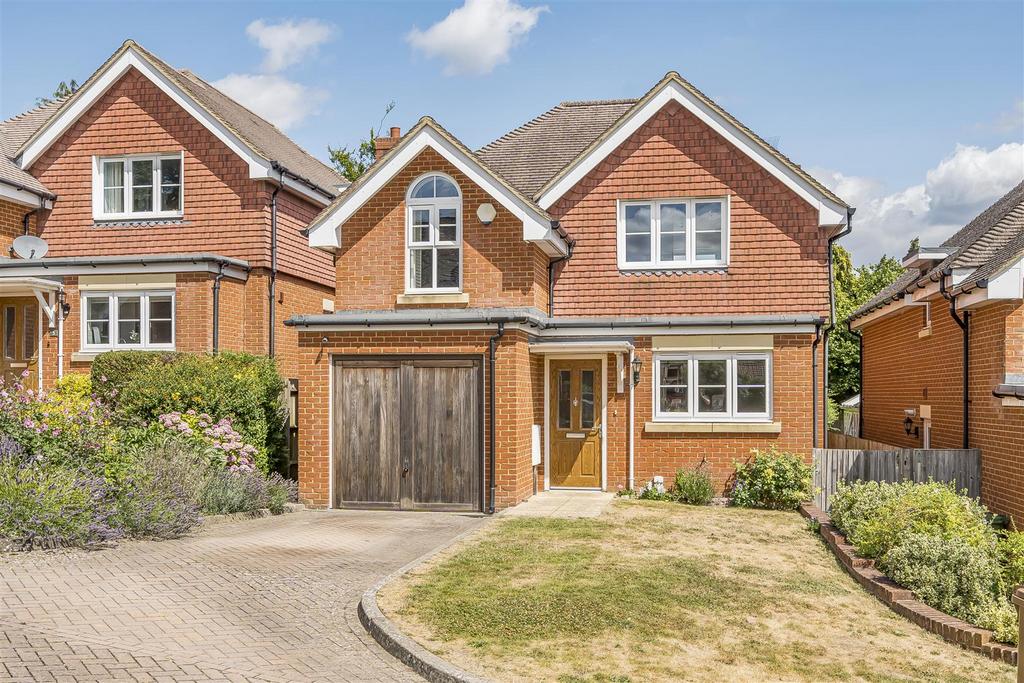 Bankside, Epsom 4 bed detached house for sale - £925,000