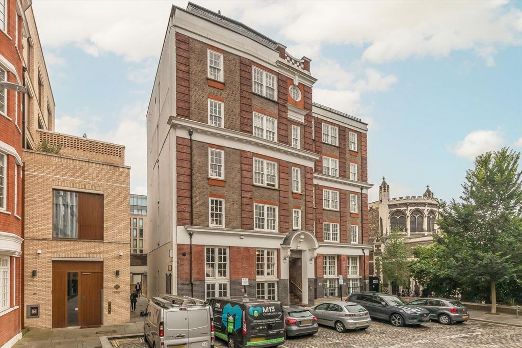 Bartholomew Close, London EC1A 1 bed flat - £2,383 pcm (£550 pw)