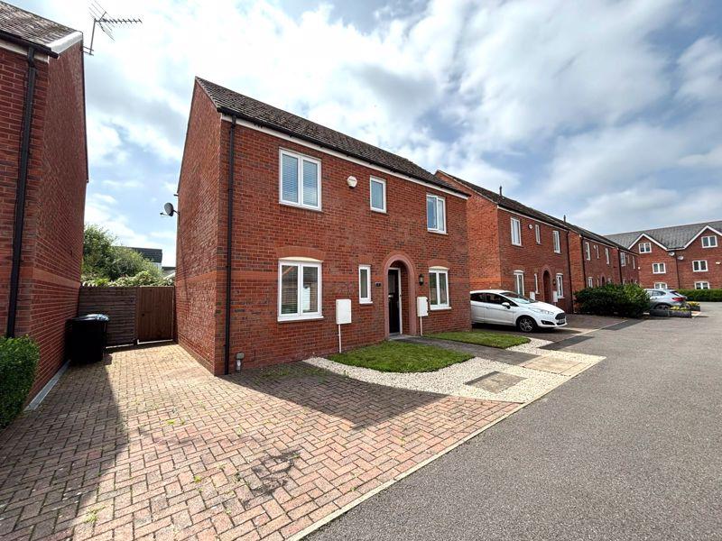 Vetchwood Gardens, Altrincham WA14 3 bed detached house - £450,000