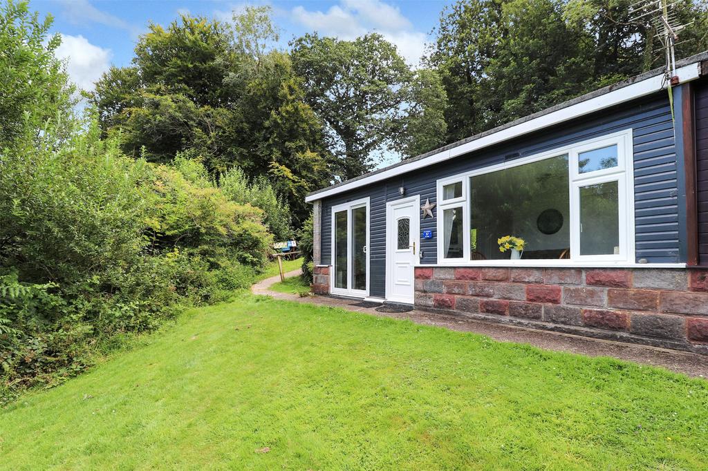 Sea Valley, Bucks Cross, Devon, EX39 2 bed bungalow for sale - £17,500