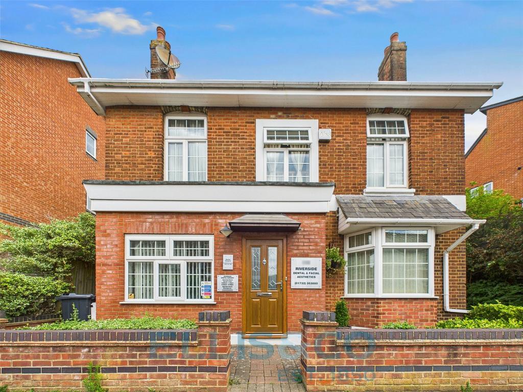 Barden Road, Tonbridge, Kent, TN9 2 bed apartment to rent - £1,695 pcm ...