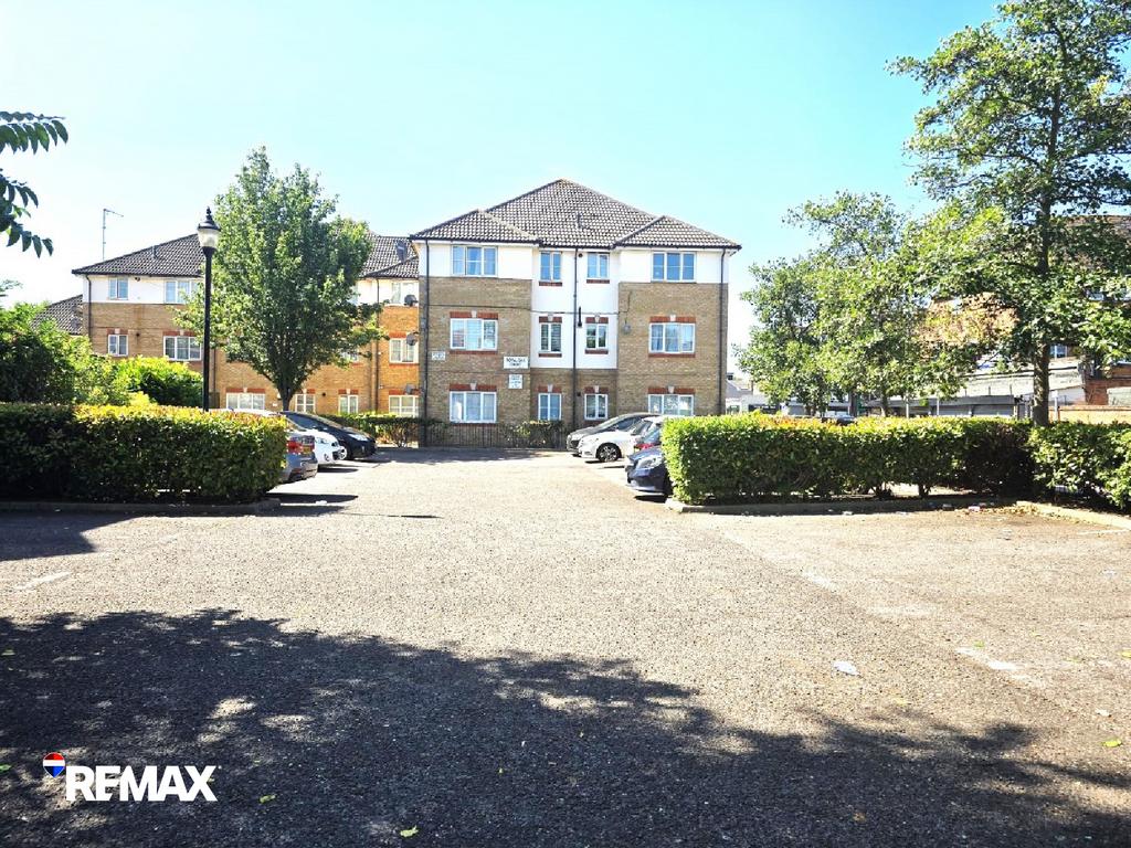royal oak court, DAGENHAM RM8 2 bed flat - £1,700 pcm (£392 pw)