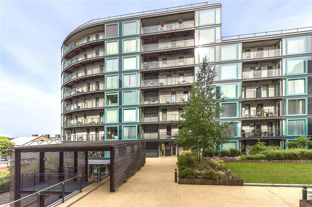 Cardinal Building, Station Approach... 1 bed flat to rent - £1,550 pcm ...