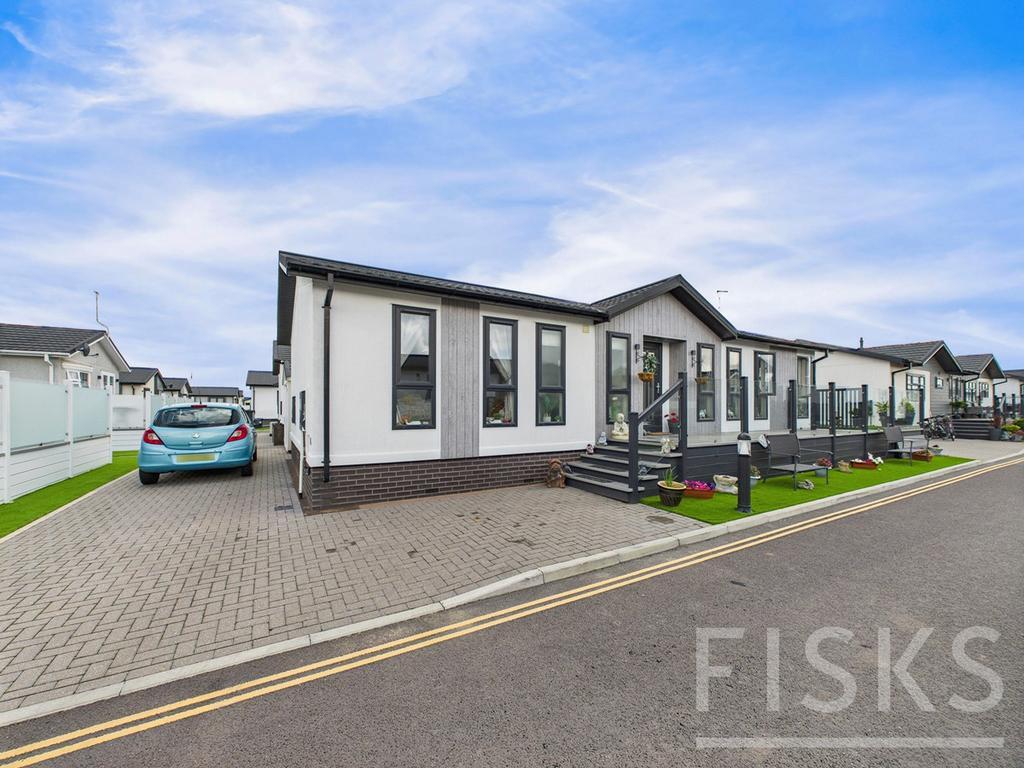 Coral Drive, Canvey Island, SS8 2 bed park home for sale - £270,000