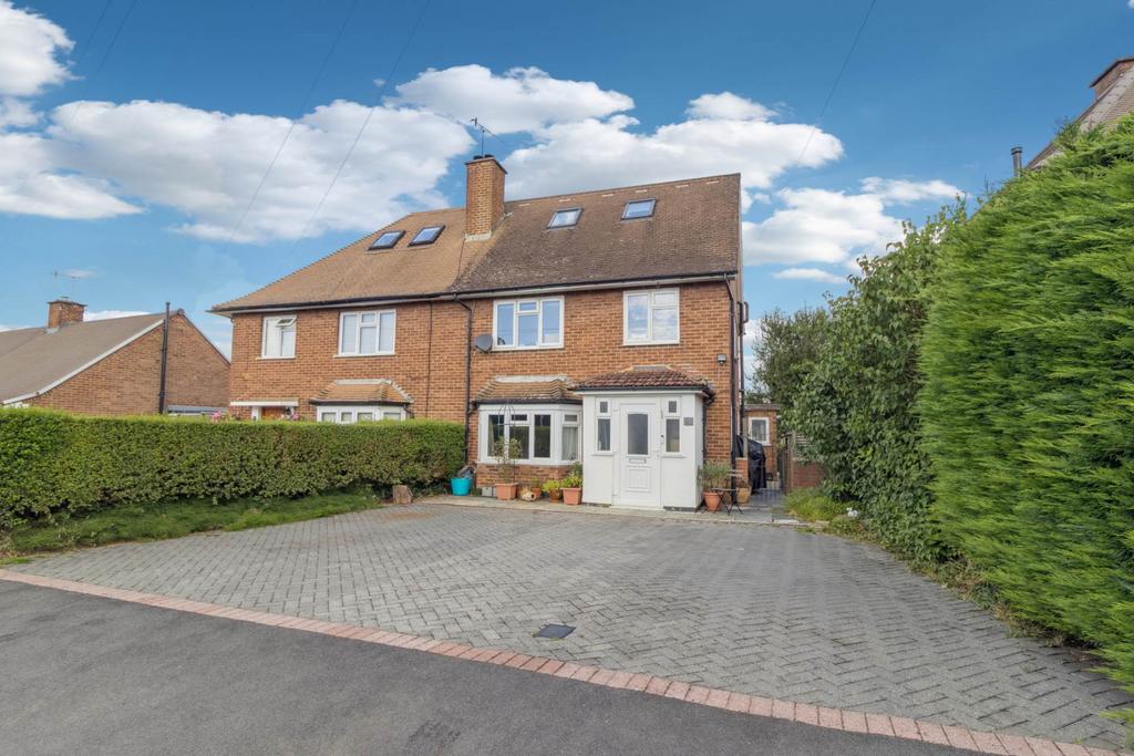 Bournehall Avenue, Bushey 4 bed semi-detached house - £775,000