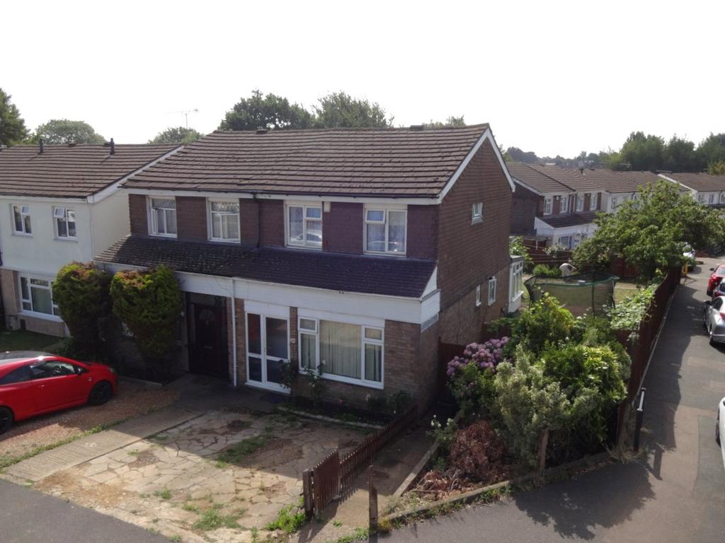 Hockwell Ring, Luton, Bedfordshire, LU4 3 bed semi-detached house - £ ...
