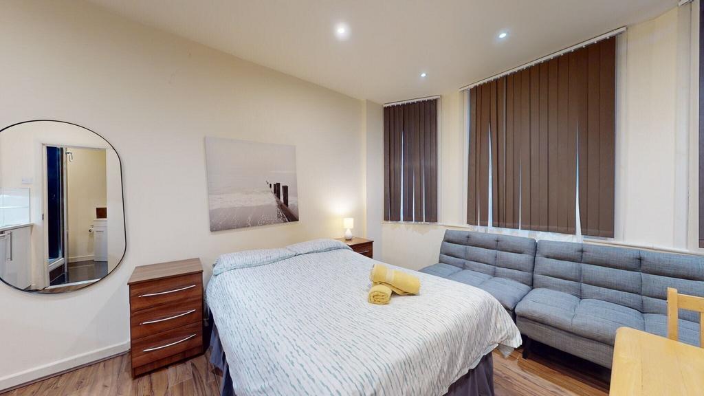 Cranhurst Road Studio - £1,280 pcm (£295 pw)