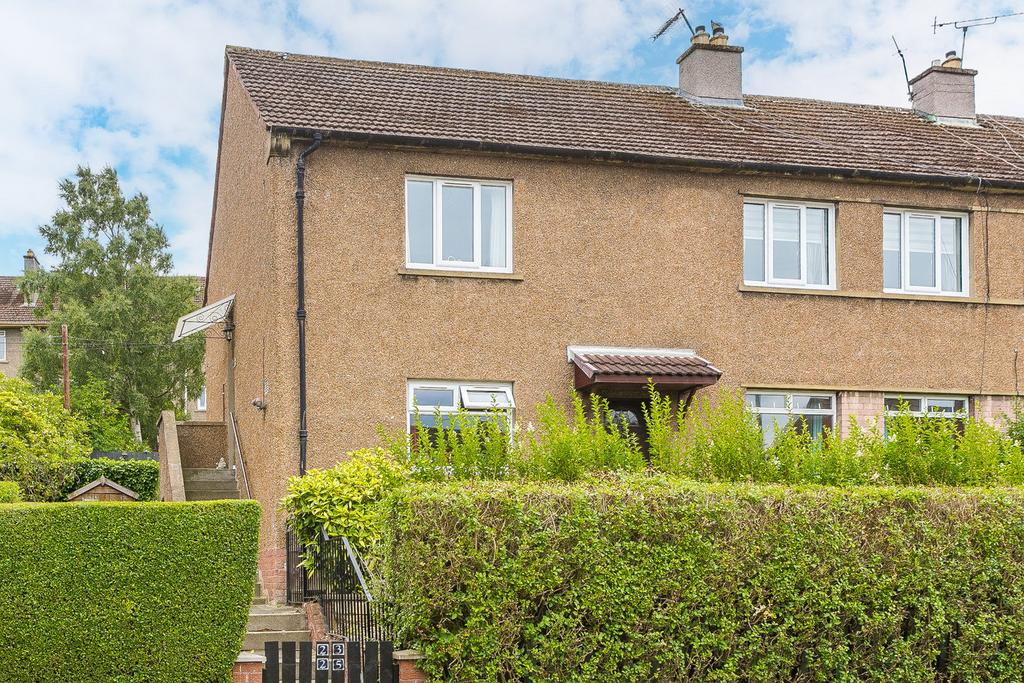Redhall Place, Edinburgh, EH14 3 bed flat - £220,000