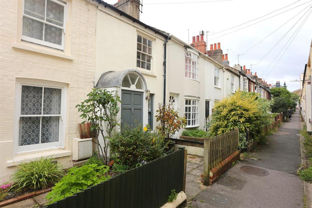 Frederick Gardens, Brighton 2 bed house - £1,600 pcm (£369 pw)