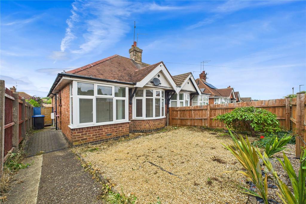 Masefield Way, Northampton NN2 2 bed bungalow for sale - £160,000