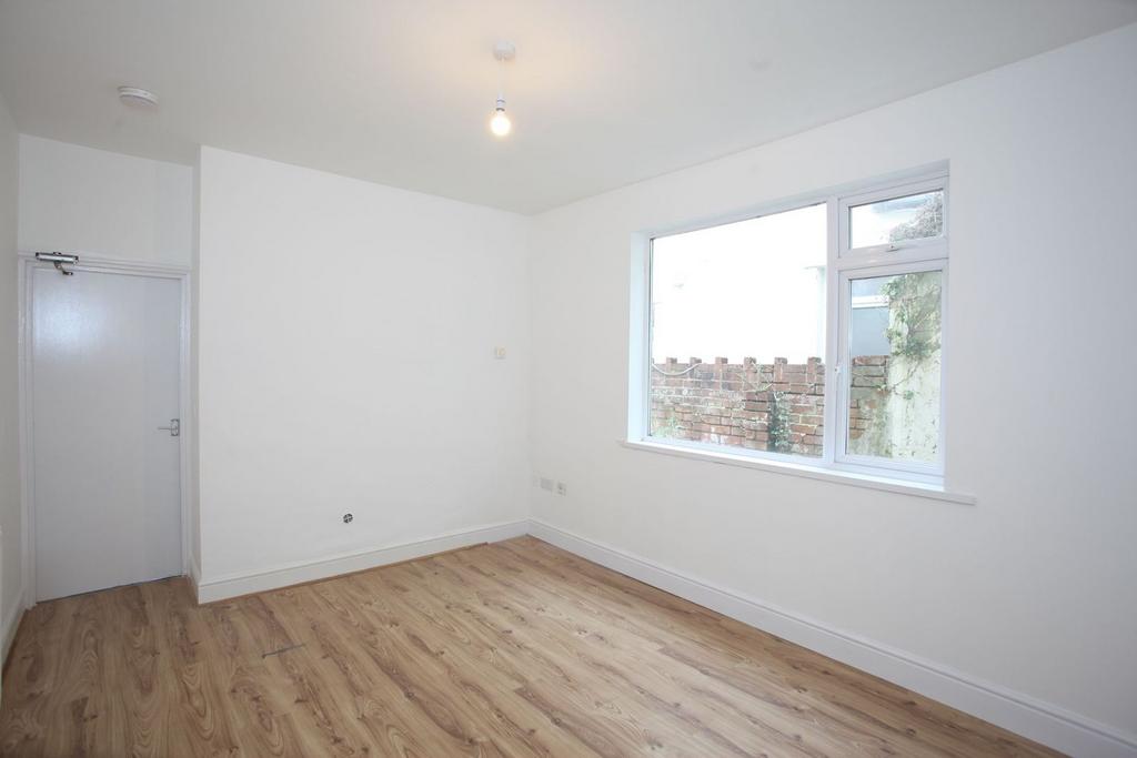 Whitchurch Road, Cardiff CF14 2 bed property to rent - £1,150 pcm (£265 pw)