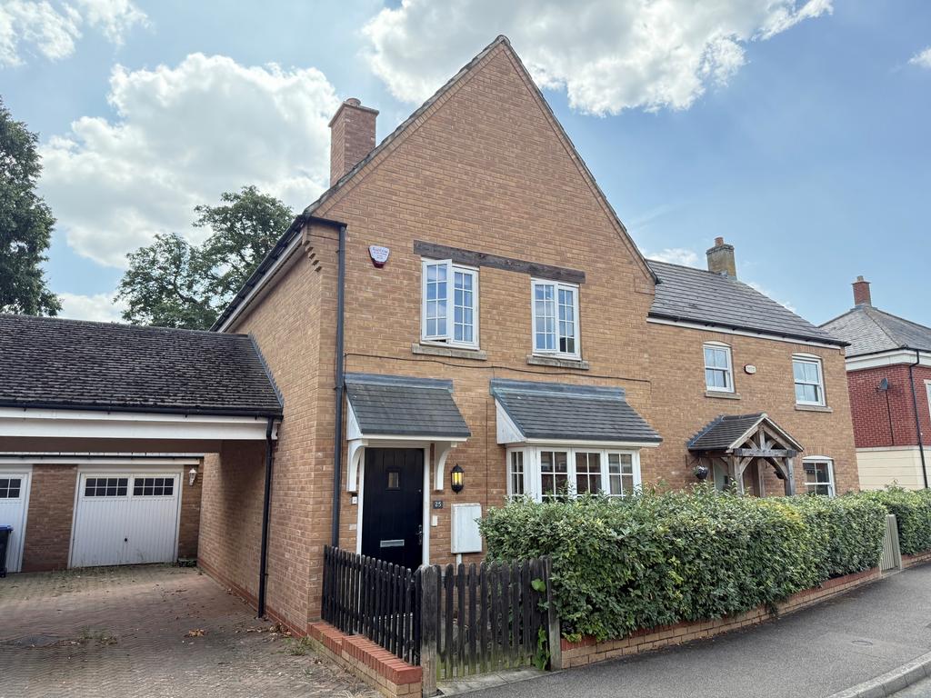 Norman Snow Way, Duston, NN5 6FH 3 bed semi-detached house - £290,000